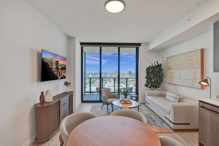 Refined 1br On The 15th | Balcony, Pool & Gym - Miami Beach, FL