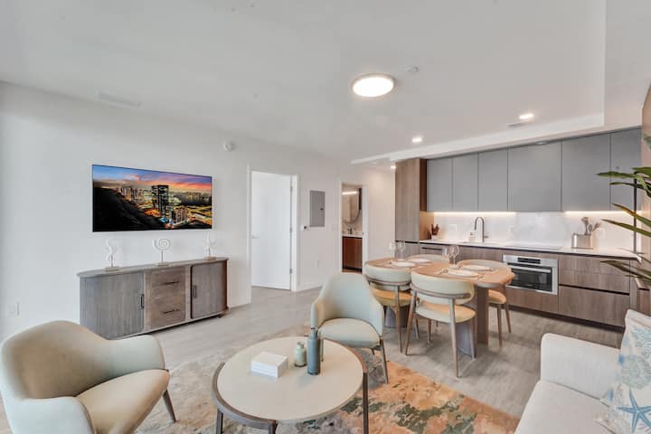 22nd Floor Penthouse: Bright 2br Condo Miami Beach - Miami Beach, FL