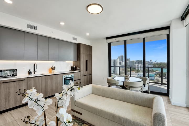 Bright & Elegant 2br/2ba Getaway In Miami Beach - Miami Beach, FL