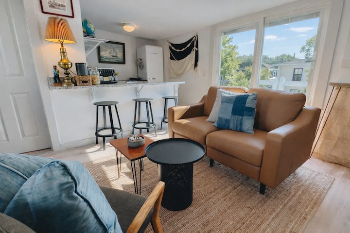 Perfect Location | Fire Pit | Private Deck - Provincetown, MA