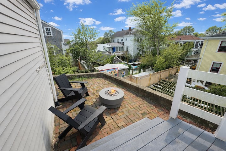 Perfect Location | Fire Pit | Private Deck - Provincetown, MA