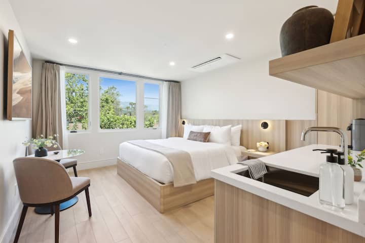 Casa Riviera 6 - Boutique Suites - Santa Barbara, CA