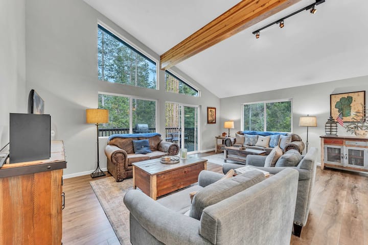 Tahoma Family Getaway With Bocce Ball & Bbq Grill - Tahoma, CA