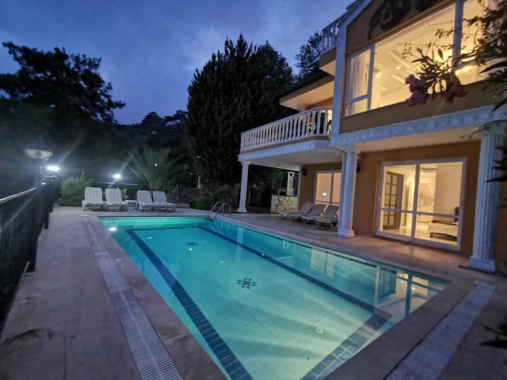 Villa With Heated Pool & Jacuzzi - Alanya