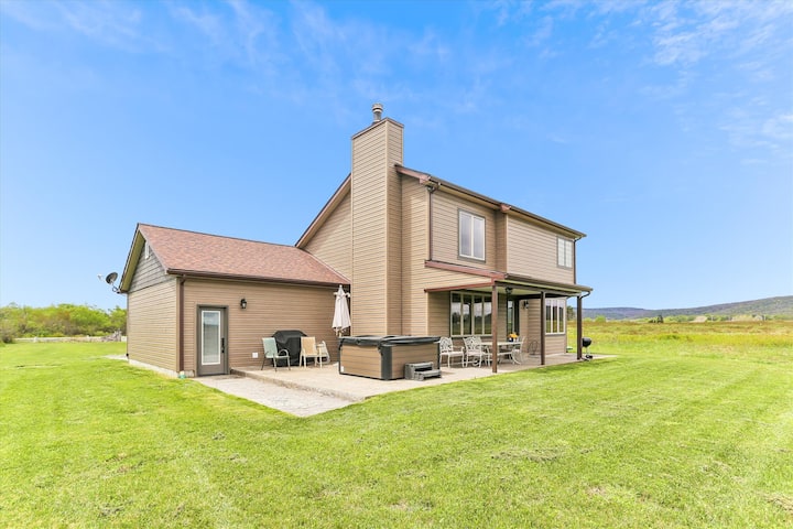 Hot Tub, Pet Friendly, Wood Burning Fireplace! - Canaan Valley, WV