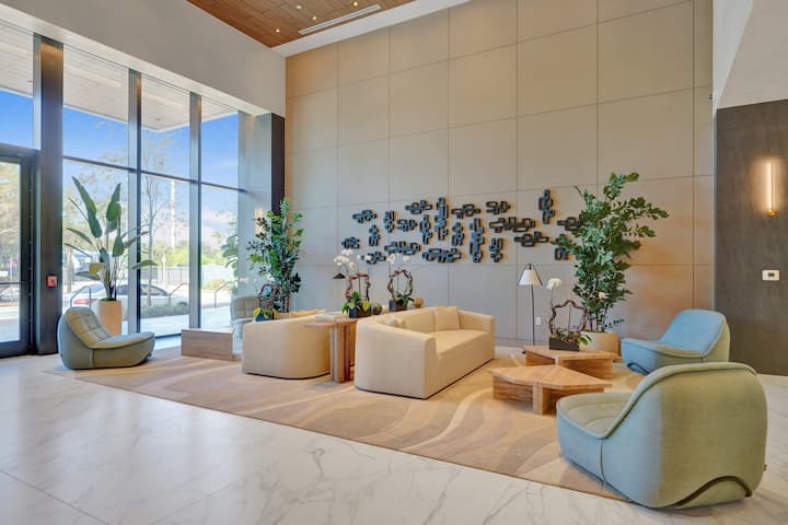 10th Floor Luxury 3br | Balcony Views + Pool & Gym - Miami Beach, FL