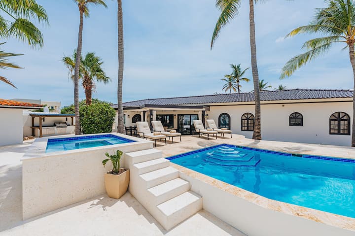 Walk To Palm Beach! 5bed Hottub W/ Pool | 10people - Aruba