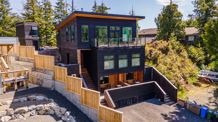 Black Pearl-1 I Studio I Sun Deck I Little Beach - Ucluelet