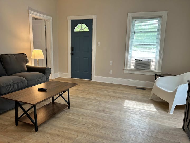 Elm Corner, 2 Bedroom Family House In Historic Lov - Rivertown, Maineville