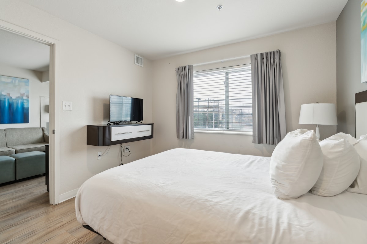 Simplicity At the Rim 1206 I Comfy 2 Bed 2 Bath - Apartments for Rent ...