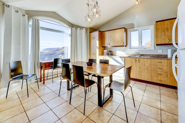 2ch - Foyer + Vue Panoramique  - Unité Du Haut - Baie-Saint-Paul