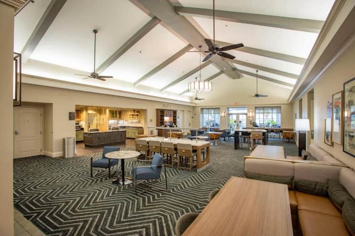 Minutes From Pensacola Airport | Free Breakfast - Pensacola, FL