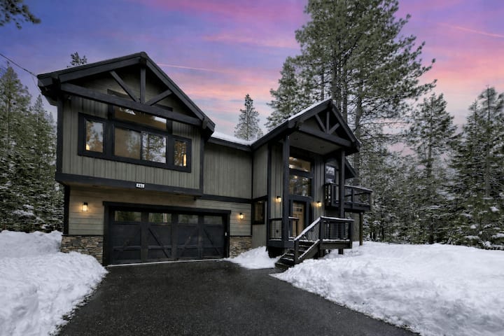 Tahoe Forest Lodge: Hot Tub, Pool Table, Fireplace - South Lake Tahoe, CA