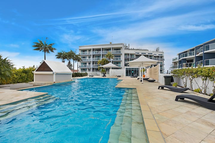 Studio With Pool, Spa And Gym - The Entrance
