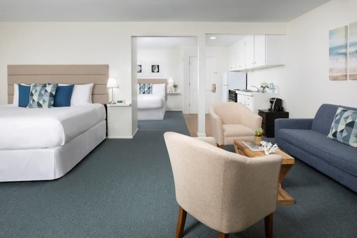 Roomy Beach Stay With Pool & Pet-friendly - Laguna Beach, CA