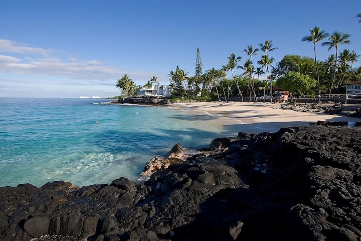 Vibrant Island Stay L 3 Rooms, Pool & Spa - Kailua-Kona, HI