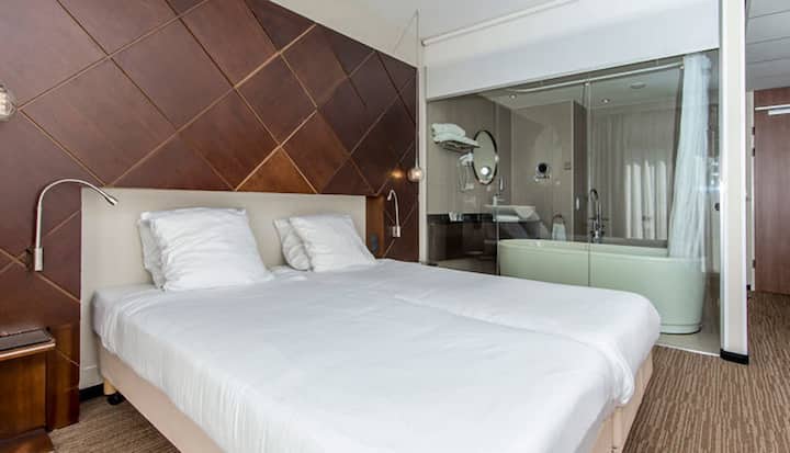 Comfort & Convenience! Indoor Pool, Free Parking! - Valkenswaard
