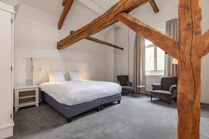 Relaxing Location Near Trails With Onsite Dining! - Venlo