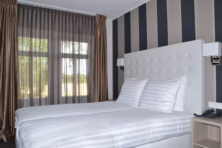 Enjoy Seaside Comfort! Free Breakfast, Parking! - Ouddorp