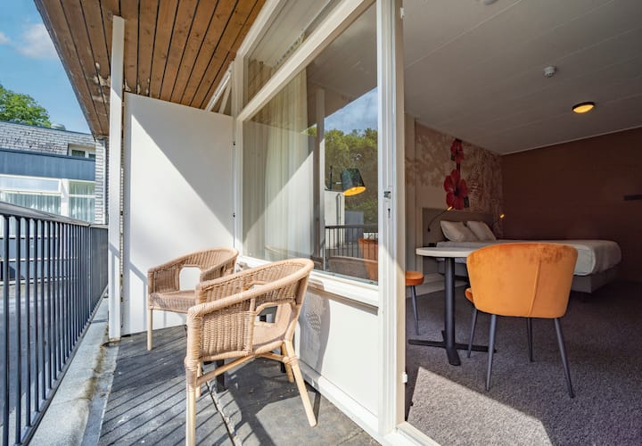 Relax & Unwind — Free Parking & Breakfast Included - Borculo