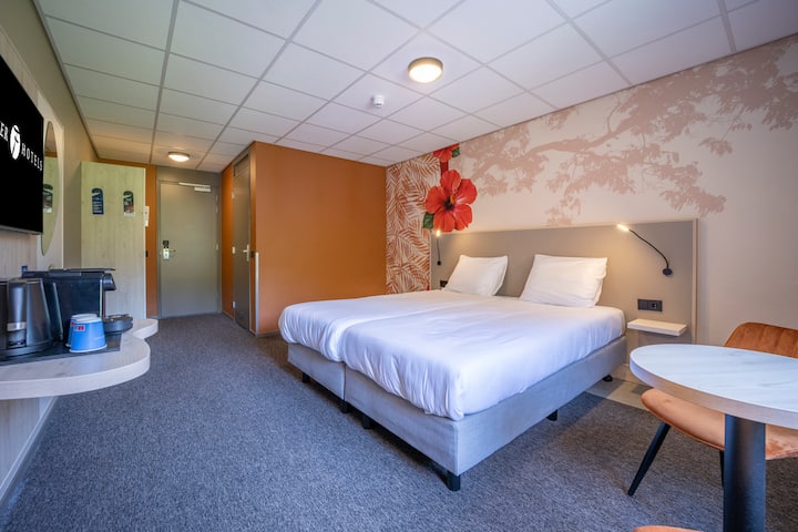 Rest & Recharge With Indoor Pool & Game Room - Borculo