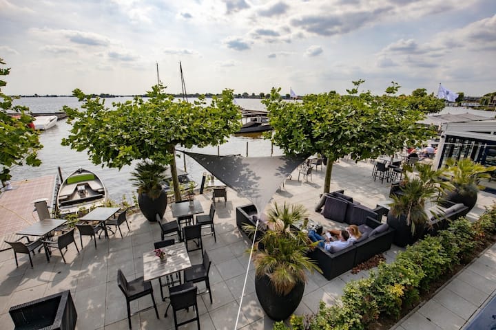 Dine By The Lake, Then Bike Or Canoe Nearby - Hilversum