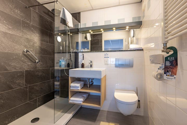 Unwind With Trails, Canoes & Lakeside Fun - Maarssen