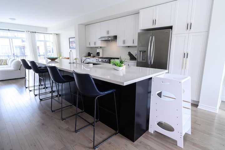 Caledon Family Escape With Crib - Brampton