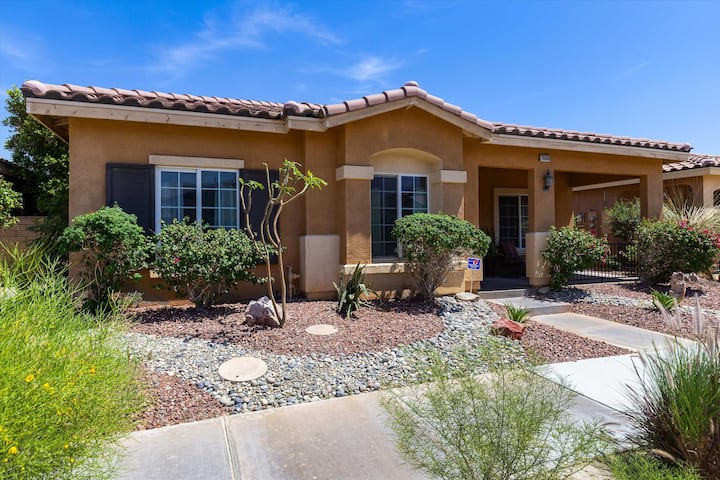 3bd/2.5ba Home, Plunge Pool/hot Tub, Garage - Cathedral City, CA