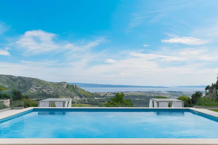 Villa Sansa With Private Pool, Hot Tub & Sea View - Podstrana