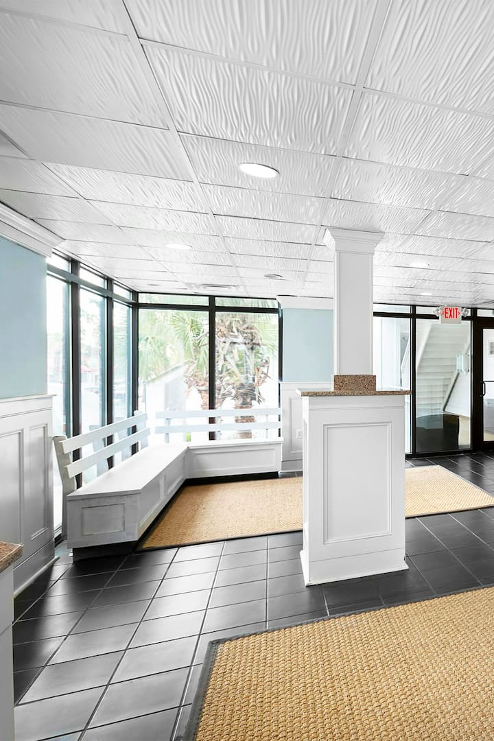 Casual Come-as-you-are Vibe - Mount Pleasant, SC