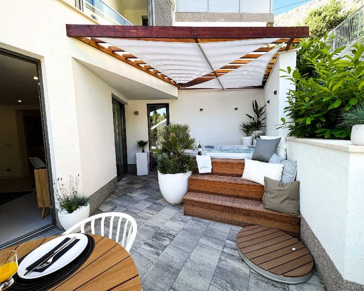 Villa Oneum – Apartment Mare With Private Hot Tub - Omiš