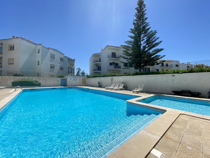 Rustic And Peaceful With Pool - Lagos