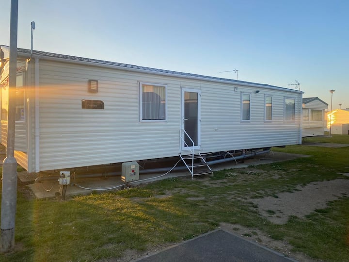Caravan With Wifi At Seawick Ref 27913sw - Clacton-on-Sea