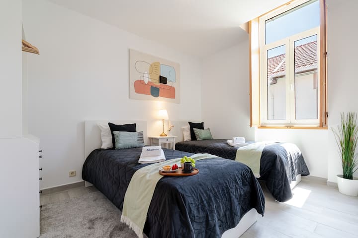 Hostwise - Bright & Modern House W/ Terrace - Porto