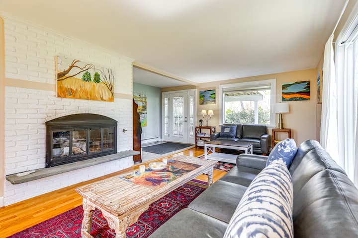 3 Mi To Cape Cod Bay: Marshfield Home W/ Balcony! - Marshfield, MA