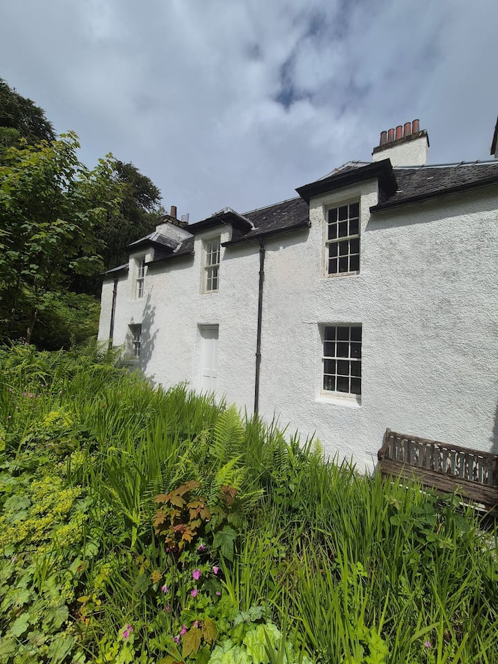 Mackinnon Cottage - 3 Bedroom - Broadford, UK
