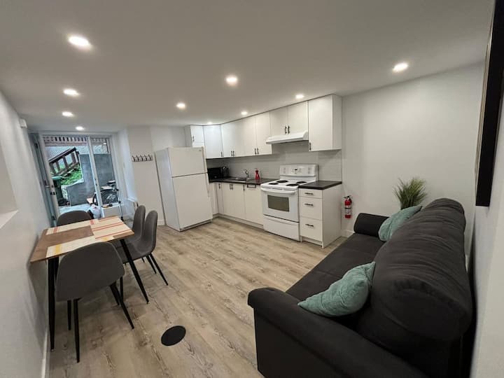 Charmant Appartement Calme De 1 Chambre Au Rdc - Montreal
