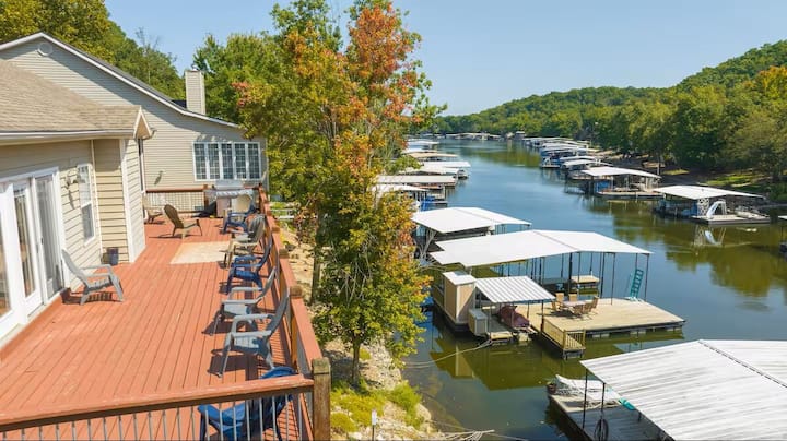 Lux Lakehouse 2 Living Areas, Boat Slip - Osage Beach, MO
