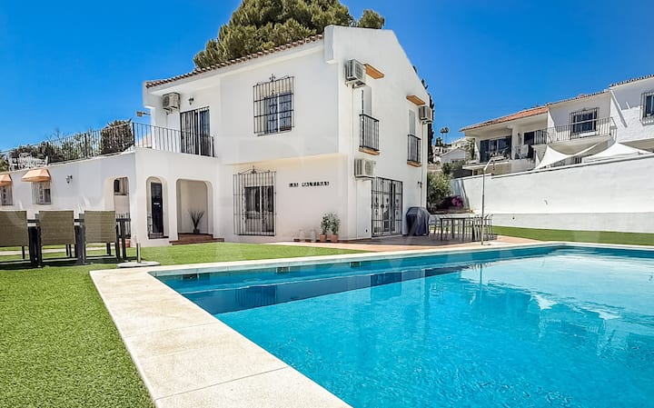 Villa Chic Avec Piscine, Jardin Et Parking | Rems - Benalmádena