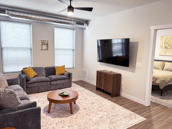 Downtown Ec 2bdrm W/parking - Altoona, WI