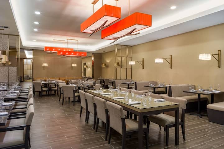 Steps To Ontario Airport + Pool. Gym. Shuttle. - Ontario, CA