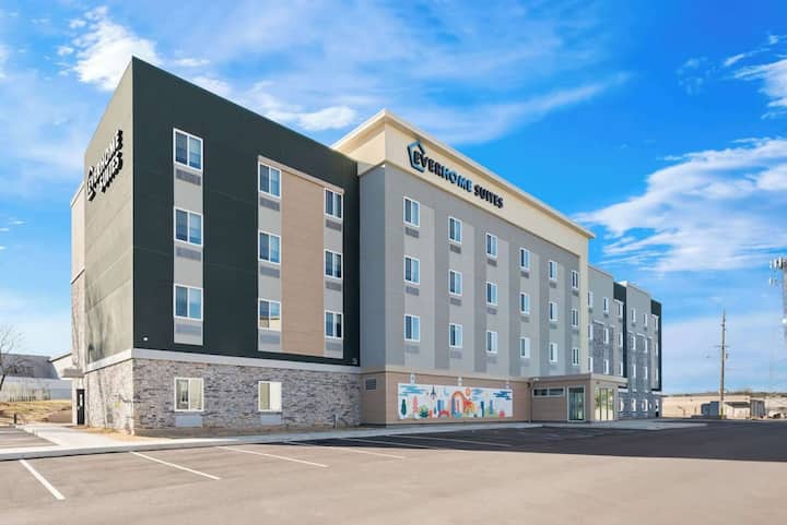 Luxury Extended-stay + Free Parking & Pet-friendly - Huntsville, AL