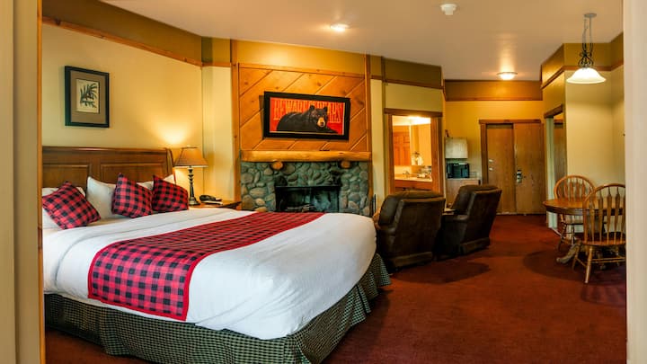 King Suite At Callahan's Mountain Lodge - Ashland, OR
