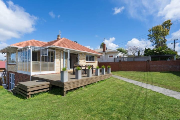 Charming One Tree Hill House - Auckland