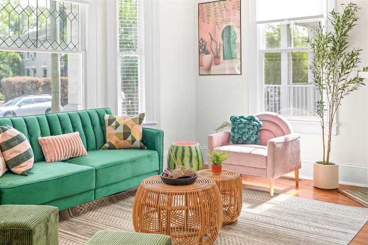 Price Drop Vibrant Apt Mini Golf Everbank Stadium - Jacksonville, FL