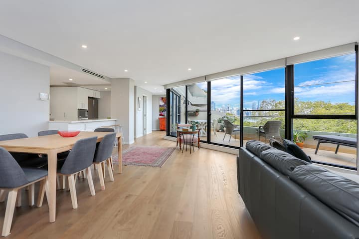 Waverton Skyline Vista – City & Harbour Views - North Sydney