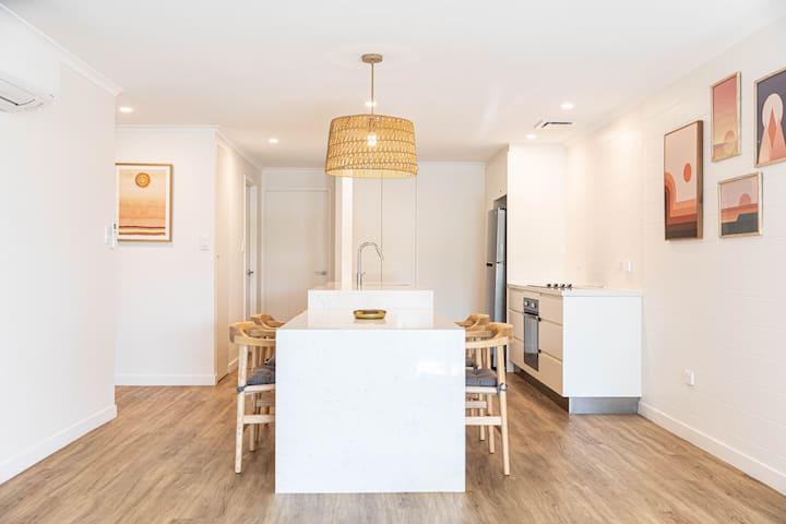 2 Bedroom Signature Ocean View Apartment - Port Douglas