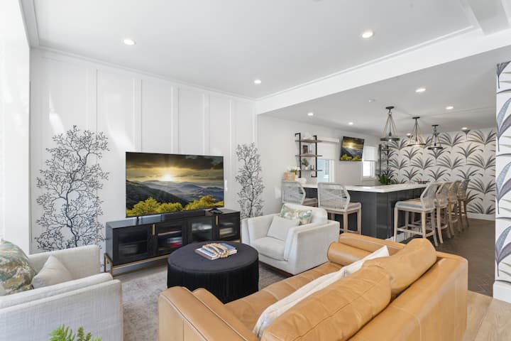 Luxe Balboa House! 5 Bedroom/5 Ensuite Bath! - Newport Beach, CA