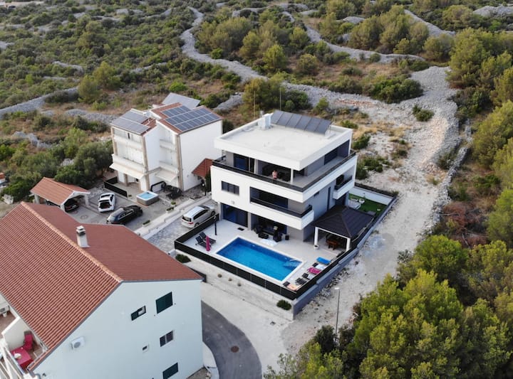 Villa Shaula- 5bedroom Holiday Home/pool,sauna/gym - Šibenik